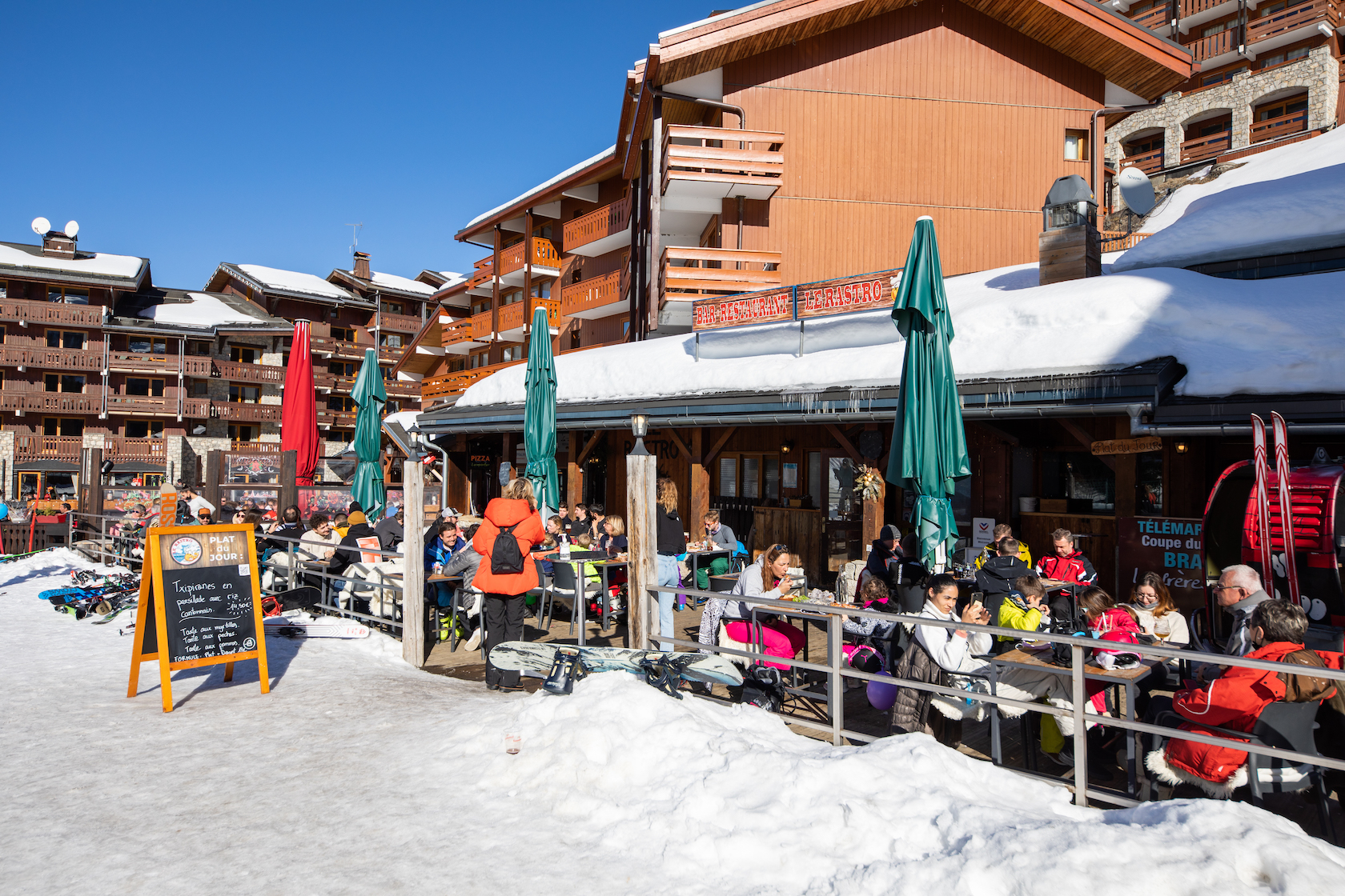 LES MEILLEURS RESTAURANTS SUR LES PISTES À MÉRIBEL ! - Désirs de Voyages
